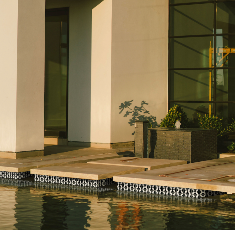 Deep Black Cruces Pool Waterline – Clay Imports