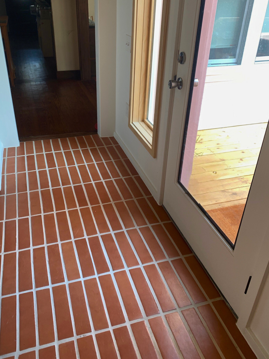 D'Hanis Red Satin Terracotta Bullnose – Clay Imports