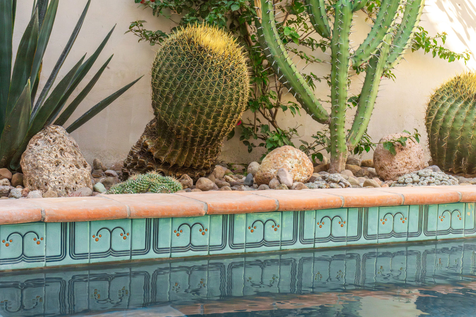 Relief Naranjas Jade Pool Waterline - Clay Imports